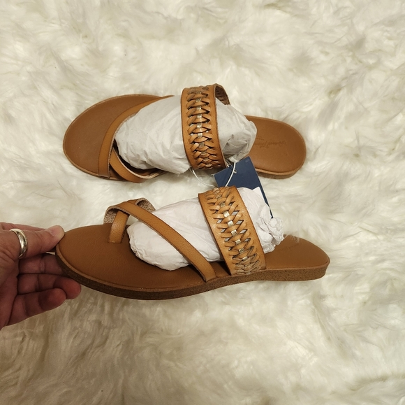 Universal Thread | Shoes | Universal Thread Tan Lissie Sandals | Poshmark